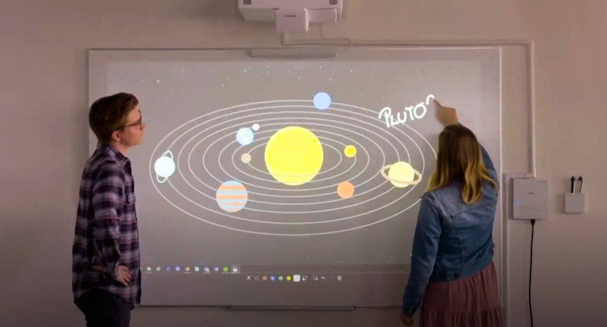 Using Classroom Display Solutions for Hybrid Learning Outline